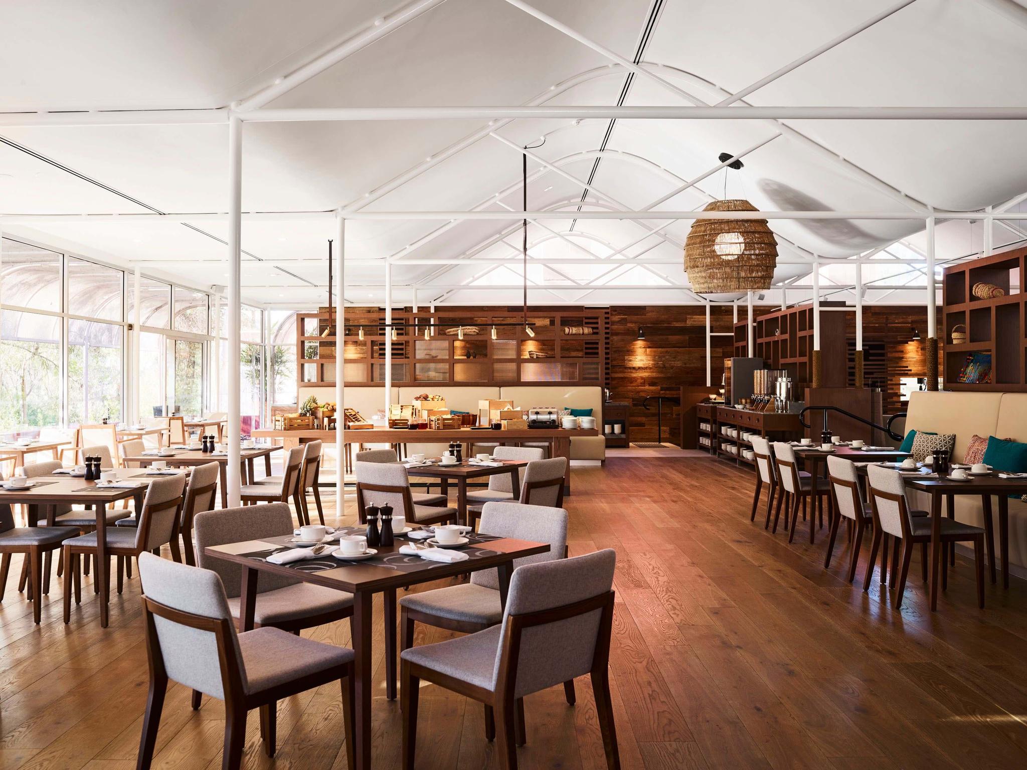 Mangata Bistro & Bar | Ayers Rock Resort